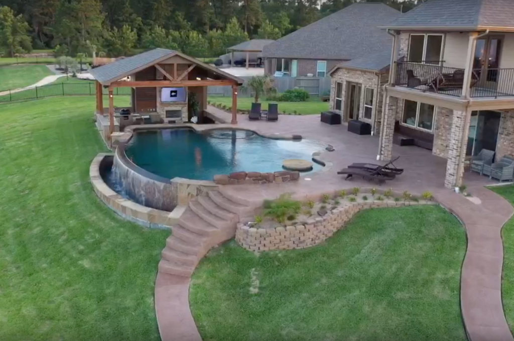 Free Form with Negative Edge - Flamingo Custom Pools